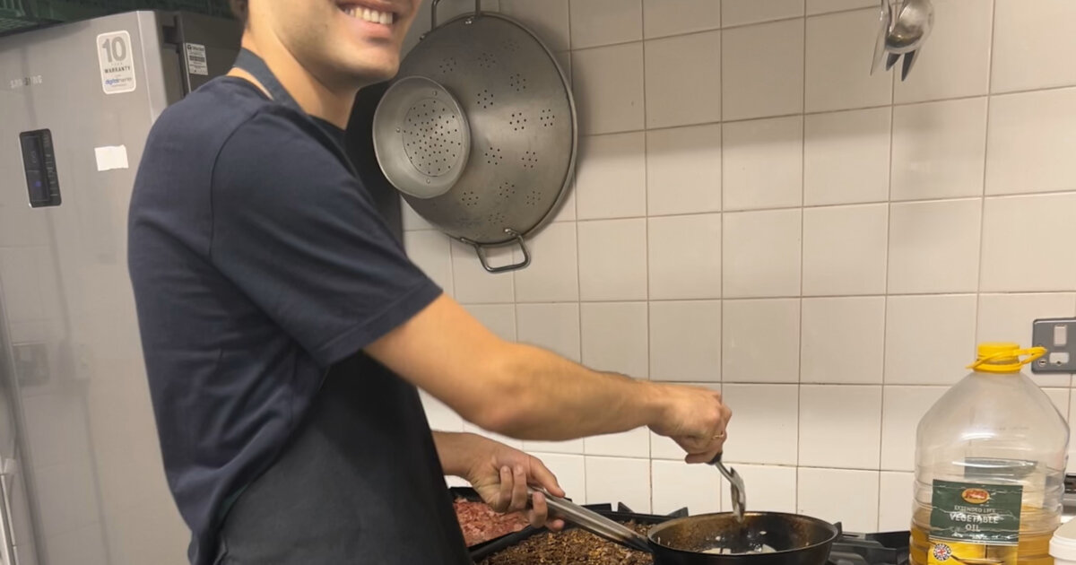 KA team returns to FEAST With Us kitchen duty! - News - Knight Architects