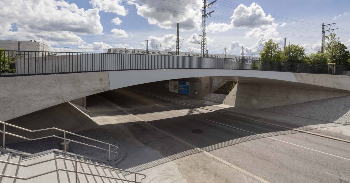 Munich Offenbachstrasse Cycle Bridge - Bridges - Knight Architects